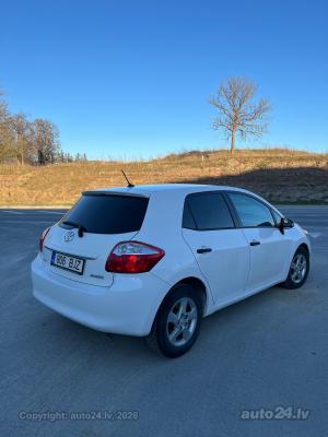Balts Toyota Auris 2011 Tallina, ar dzinēja tilpumu 1.40 L un nobraukumu 301 tūkst. km par 3850 €, foto 3 vietnē AUTOMOTO.COM.LV