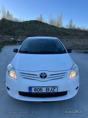 Balts Toyota Auris 2011 Tallina, ar dzinēja tilpumu 1.40 L un nobraukumu 301 tūkst. km par 3850 €, foto 5 vietnē AUTOMOTO.COM.LV