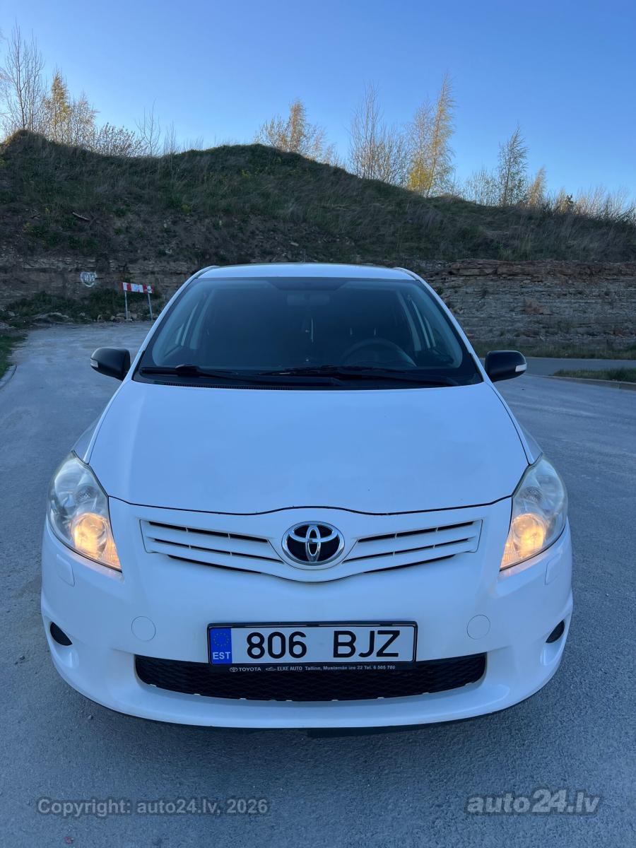 Balts Toyota Auris 2011 Tallina, ar dzinēja tilpumu 1.40 L un nobraukumu 301 tūkst. km par 3850 €, foto 5 vietnē AUTOMOTO.COM.LV