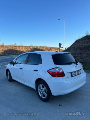 Balts Toyota Auris 2011 Tallina, ar dzinēja tilpumu 1.40 L un nobraukumu 301 tūkst. km par 3850 €, foto 6 vietnē AUTOMOTO.COM.LV