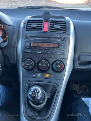 Balts Toyota Auris 2011 Tallina, ar dzinēja tilpumu 1.40 L un nobraukumu 301 tūkst. km par 3850 €, foto 13 vietnē AUTOMOTO.COM.LV