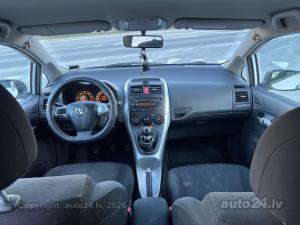 Balts Toyota Auris 2011 Tallina, ar dzinēja tilpumu 1.40 L un nobraukumu 301 tūkst. km par 3850 €, foto 17 vietnē AUTOMOTO.COM.LV