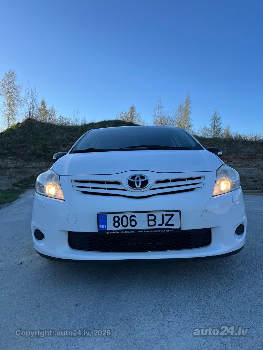 Balts Toyota Auris 2011 Tallina, ar dzinēja tilpumu 1.40 L un nobraukumu 301 tūkst. km par 3850 €, foto 19 vietnē AUTOMOTO.COM.LV