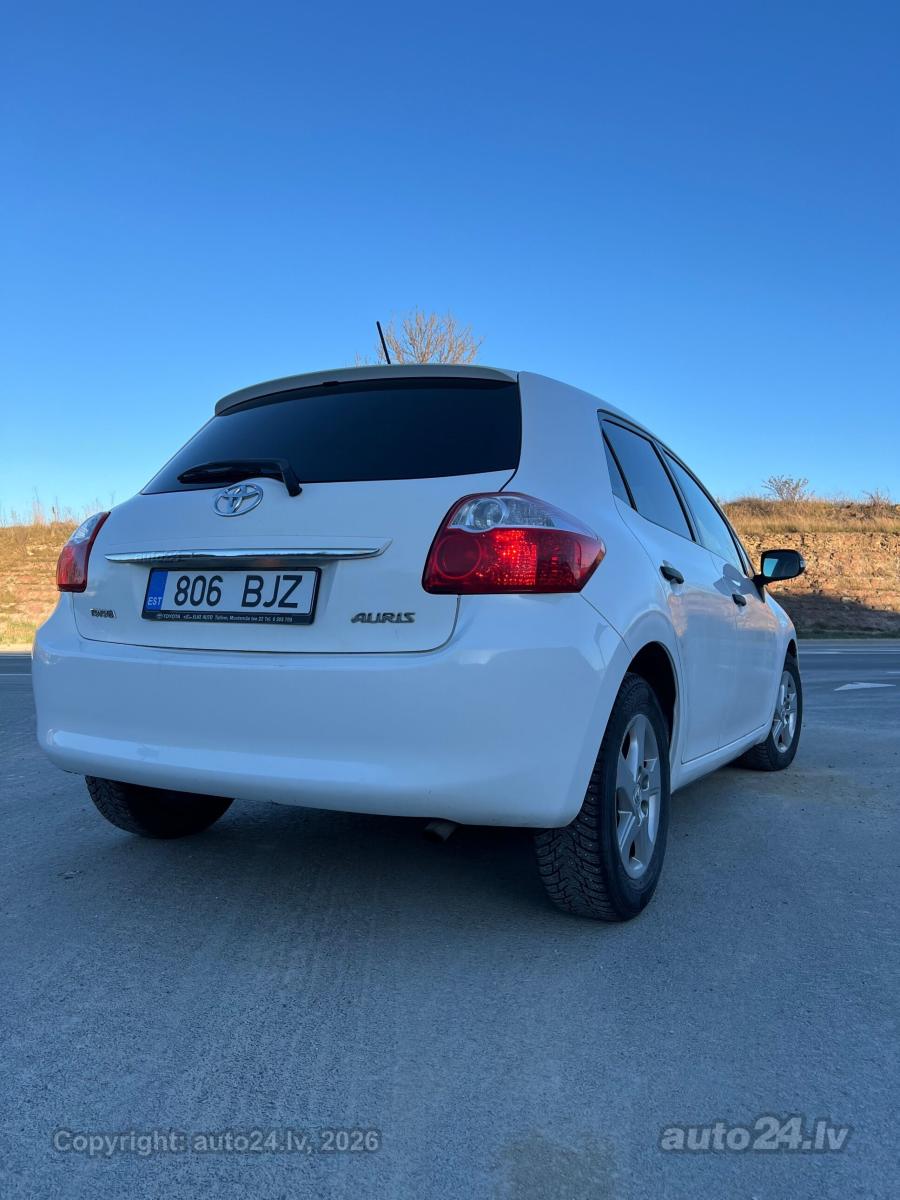 Balts Toyota Auris 2011 Tallina, ar dzinēja tilpumu 1.40 L un nobraukumu 301 tūkst. km par 3850 €, foto 22 vietnē AUTOMOTO.COM.LV