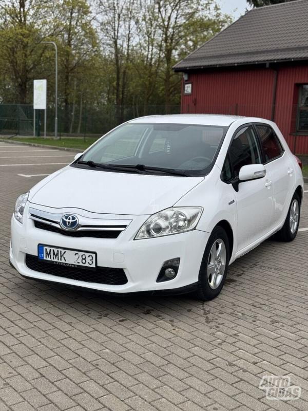 White Toyota Auris 2011 in Siauliai, with an engine capacity of 1.80 L and mileage of 242 thousand km for 4900 €, photo 1 on AUTOMOTO.COM.LV