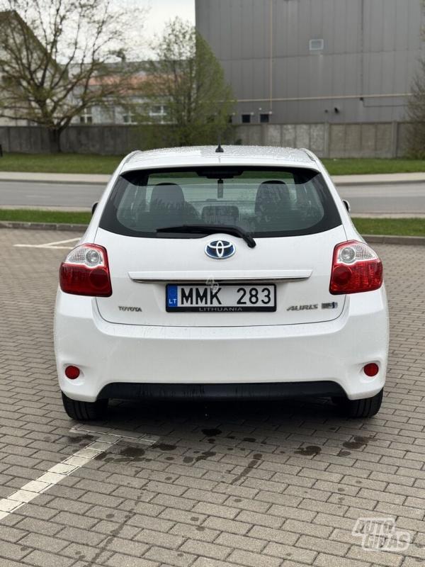 White Toyota Auris 2011 in Siauliai, with an engine capacity of 1.80 L and mileage of 242 thousand km for 4900 €, photo 3 on AUTOMOTO.COM.LV