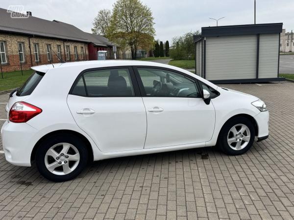 White Toyota Auris 2011 in Siauliai, with an engine capacity of 1.80 L and mileage of 242 thousand km for 4900 €, photo 4 on AUTOMOTO.COM.LV