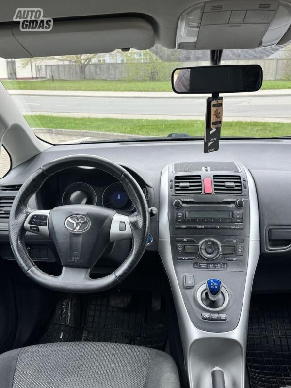 White Toyota Auris 2011 in Siauliai, with an engine capacity of 1.80 L and mileage of 242 thousand km for 4900 €, photo 6 on AUTOMOTO.COM.LV