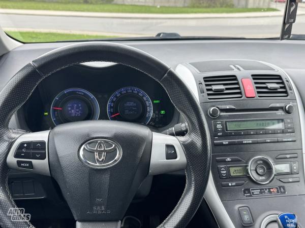 White Toyota Auris 2011 in Siauliai, with an engine capacity of 1.80 L and mileage of 242 thousand km for 4900 €, photo 7 on AUTOMOTO.COM.LV