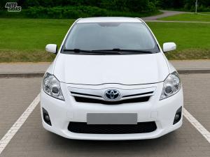White Toyota Auris 2011 in Ukmerge, with an engine capacity of 1.80 L and mileage of 203 thousand km for 6450 €, photo 3 on AUTOMOTO.COM.LV