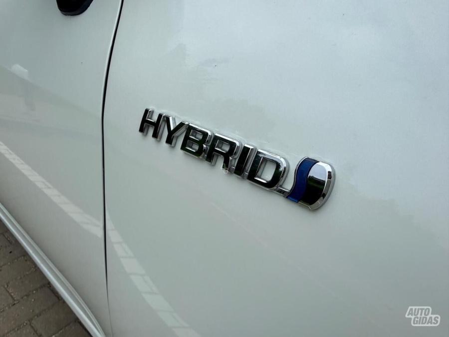 White Toyota Auris 2011 in Ukmerge, with an engine capacity of 1.80 L and mileage of 203 thousand km for 6450 €, photo 31 on AUTOMOTO.COM.LV