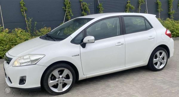 Balts Toyota Auris 2011 Viļņa, ar dzinēja tilpumu 1.80 L un nobraukumu 211 tūkst. km par 6999 €, foto 2 vietnē AUTOMOTO.COM.LV