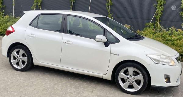 Balts Toyota Auris 2011 Viļņa, ar dzinēja tilpumu 1.80 L un nobraukumu 211 tūkst. km par 6999 €, foto 5 vietnē AUTOMOTO.COM.LV