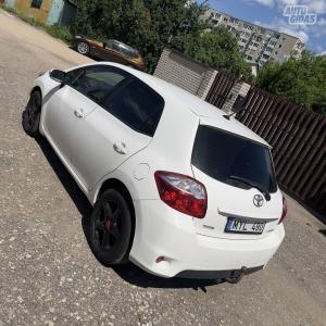 White Toyota Auris 2011 in Vilnius, with an engine capacity of 2.00 L and mileage of 272 thousand km for 4000 €, photo 8 on AUTOMOTO.COM.LV