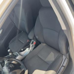 White Toyota Auris 2011 in Vilnius, with an engine capacity of 2.00 L and mileage of 272 thousand km for 4000 €, photo 11 on AUTOMOTO.COM.LV
