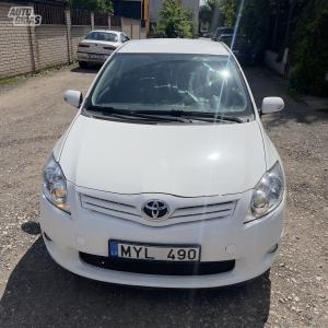 White Toyota Auris 2011 in Vilnius, with an engine capacity of 2.00 L and mileage of 272 thousand km for 4000 €, photo 14 on AUTOMOTO.COM.LV