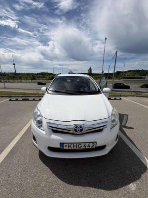 Balts Toyota Auris 2011 Viļņa, ar dzinēja tilpumu 1.80 L un nobraukumu 297 tūkst. km par 5850 €, foto 3 vietnē AUTOMOTO.COM.LV