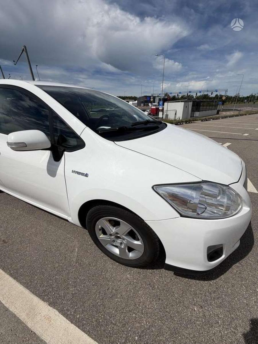 Balts Toyota Auris 2011 Viļņa, ar dzinēja tilpumu 1.80 L un nobraukumu 297 tūkst. km par 5850 €, foto 5 vietnē AUTOMOTO.COM.LV
