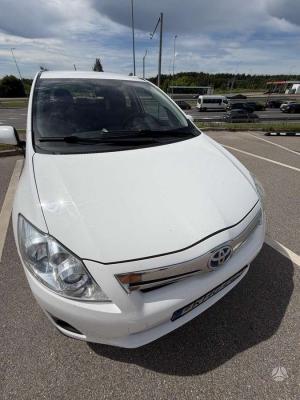 Balts Toyota Auris 2011 Viļņa, ar dzinēja tilpumu 1.80 L un nobraukumu 297 tūkst. km par 5850 €, foto 6 vietnē AUTOMOTO.COM.LV