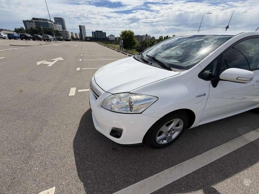 Balts Toyota Auris 2011 Viļņa, ar dzinēja tilpumu 1.80 L un nobraukumu 297 tūkst. km par 5850 €, foto 7 vietnē AUTOMOTO.COM.LV