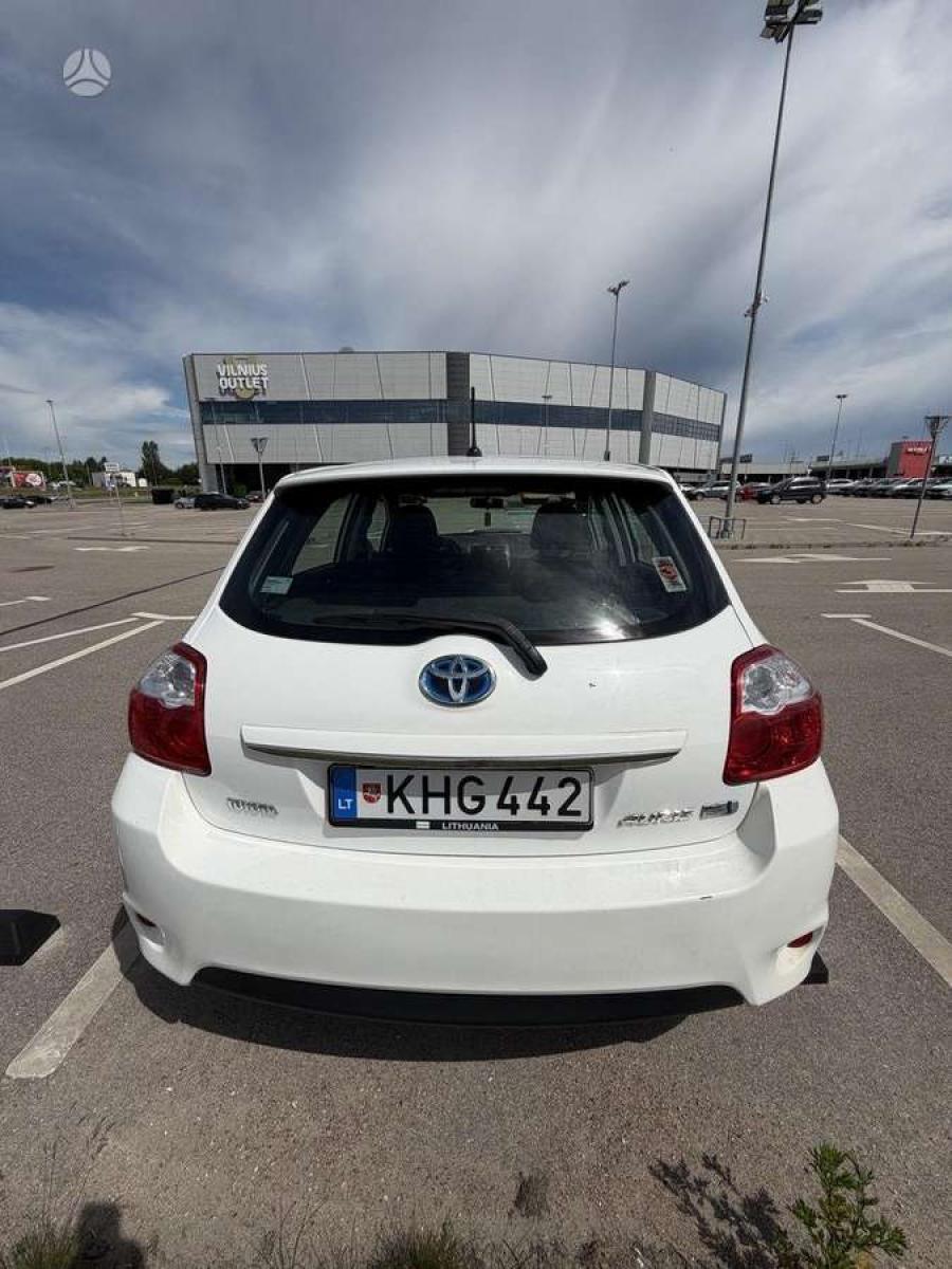 Balts Toyota Auris 2011 Viļņa, ar dzinēja tilpumu 1.80 L un nobraukumu 297 tūkst. km par 5850 €, foto 10 vietnē AUTOMOTO.COM.LV