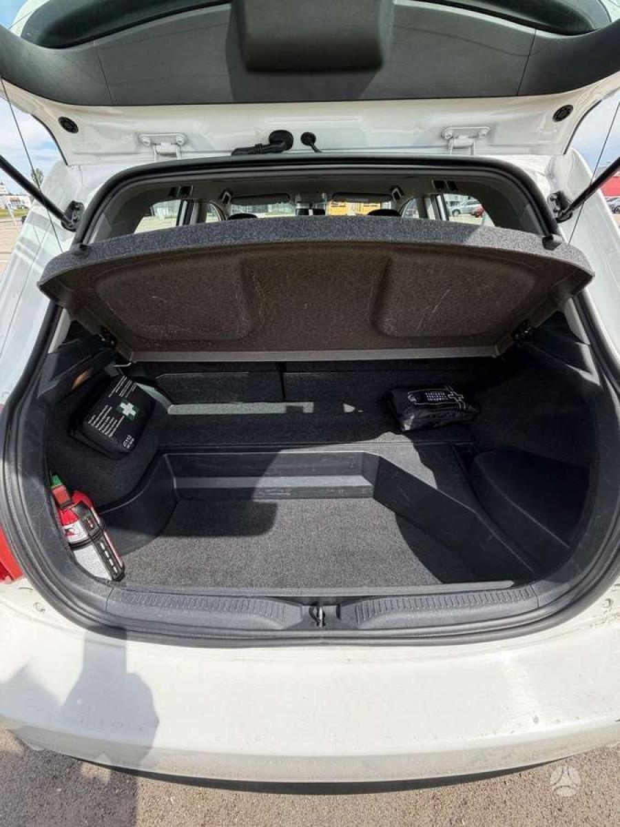 Balts Toyota Auris 2011 Viļņa, ar dzinēja tilpumu 1.80 L un nobraukumu 297 tūkst. km par 5850 €, foto 11 vietnē AUTOMOTO.COM.LV