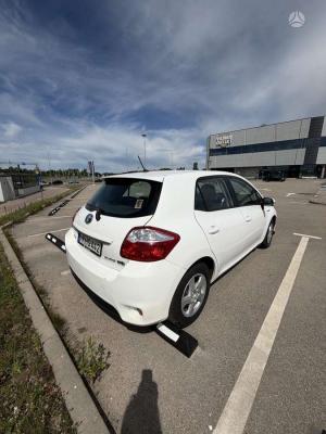 Balts Toyota Auris 2011 Viļņa, ar dzinēja tilpumu 1.80 L un nobraukumu 297 tūkst. km par 5850 €, foto 14 vietnē AUTOMOTO.COM.LV