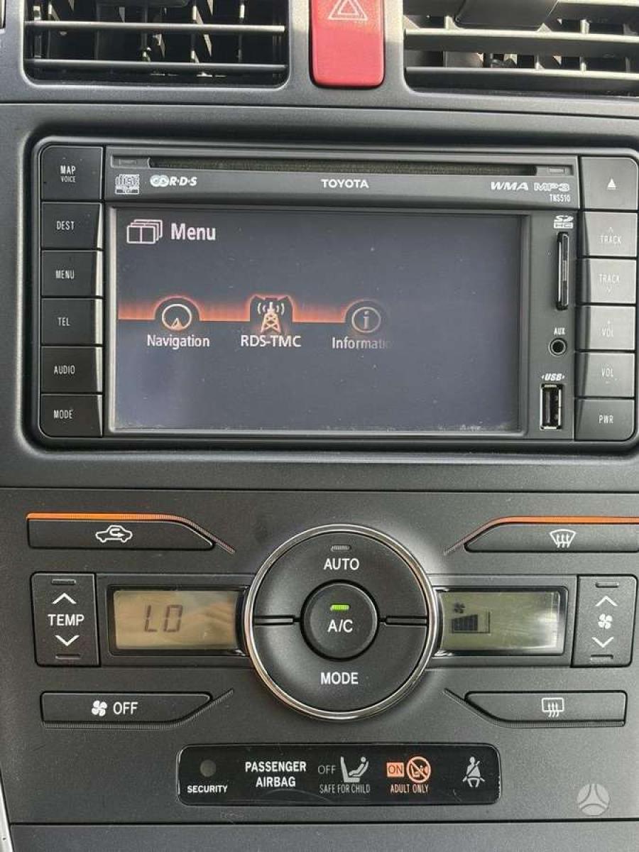 Balts Toyota Auris 2011 Viļņa, ar dzinēja tilpumu 1.80 L un nobraukumu 297 tūkst. km par 5850 €, foto 19 vietnē AUTOMOTO.COM.LV