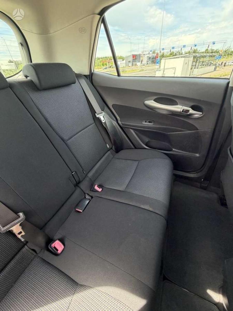 Balts Toyota Auris 2011 Viļņa, ar dzinēja tilpumu 1.80 L un nobraukumu 297 tūkst. km par 5850 €, foto 20 vietnē AUTOMOTO.COM.LV