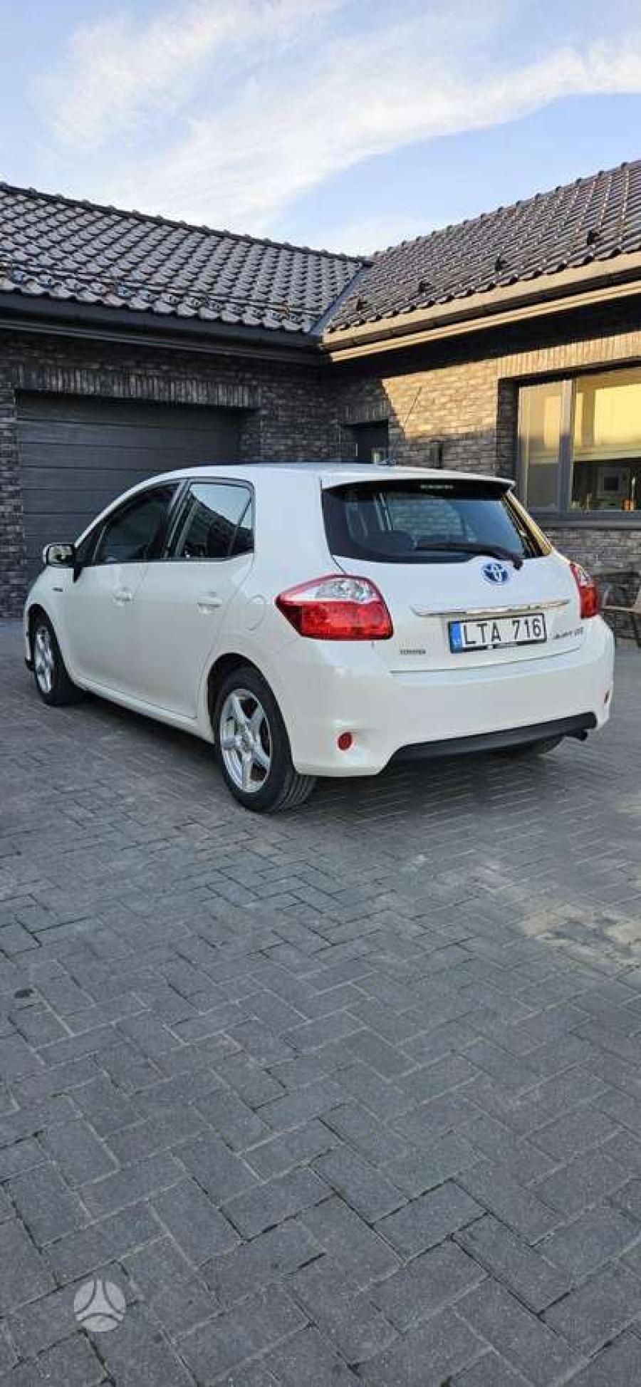 Balts Toyota Auris 2011 Trakai, ar dzinēja tilpumu 1.80 L un nobraukumu 245 tūkst. km par 5800 €, foto 8 vietnē AUTOMOTO.COM.LV
