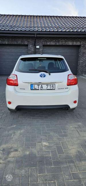 Balts Toyota Auris 2011 Trakai, ar dzinēja tilpumu 1.80 L un nobraukumu 245 tūkst. km par 5800 €, foto 9 vietnē AUTOMOTO.COM.LV