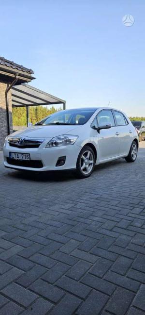 Balts Toyota Auris 2011 Trakai, ar dzinēja tilpumu 1.80 L un nobraukumu 245 tūkst. km par 5800 €, foto 16 vietnē AUTOMOTO.COM.LV