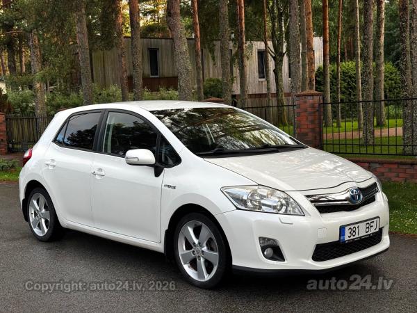 Balts Toyota Auris 2011 Tallina, ar dzinēja tilpumu 1.80 L un nobraukumu 127 tūkst. km par 7499 €, foto 2 vietnē AUTOMOTO.COM.LV