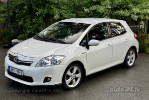 White Toyota Auris 2011 in Tallinn, with an engine capacity of 1.80 L and mileage of 127 thousand km for 7499 €, photo 5 on AUTOMOTO.COM.LV