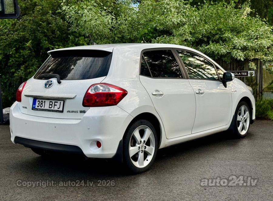 White Toyota Auris 2011 in Tallinn, with an engine capacity of 1.80 L and mileage of 127 thousand km for 7499 €, photo 8 on AUTOMOTO.COM.LV