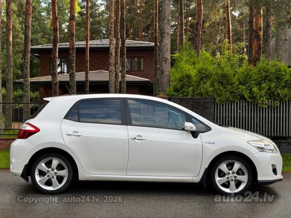 Balts Toyota Auris 2011 Tallina, ar dzinēja tilpumu 1.80 L un nobraukumu 127 tūkst. km par 7499 €, foto 8 vietnē AUTOMOTO.COM.LV