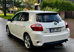 White Toyota Auris 2011 in Tallinn, with an engine capacity of 1.80 L and mileage of 127 thousand km for 7499 €, photo 10 on AUTOMOTO.COM.LV