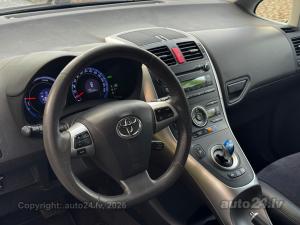 White Toyota Auris 2011 in Tallinn, with an engine capacity of 1.80 L and mileage of 127 thousand km for 7499 €, photo 11 on AUTOMOTO.COM.LV