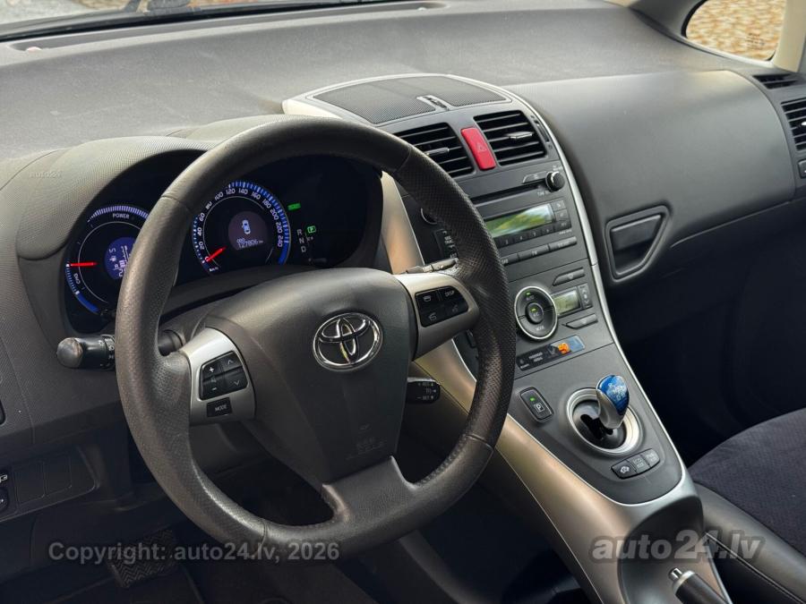 White Toyota Auris 2011 in Tallinn, with an engine capacity of 1.80 L and mileage of 127 thousand km for 7499 €, photo 11 on AUTOMOTO.COM.LV