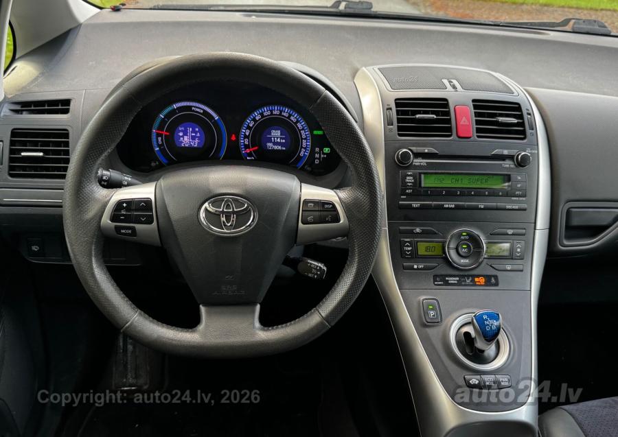 White Toyota Auris 2011 in Tallinn, with an engine capacity of 1.80 L and mileage of 127 thousand km for 7499 €, photo 12 on AUTOMOTO.COM.LV