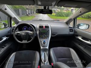 White Toyota Auris 2011 in Tallinn, with an engine capacity of 1.80 L and mileage of 127 thousand km for 7499 €, photo 13 on AUTOMOTO.COM.LV