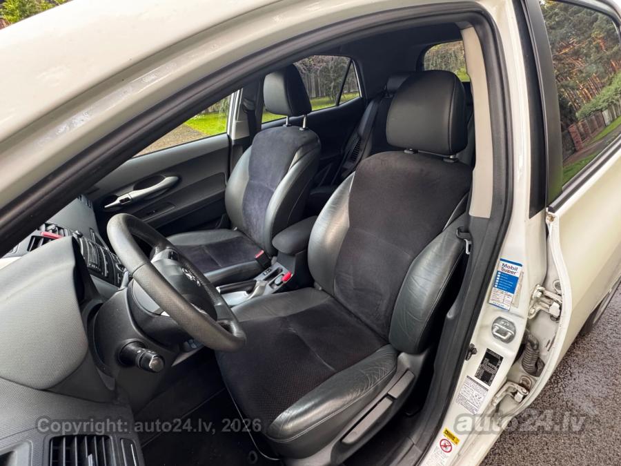 White Toyota Auris 2011 in Tallinn, with an engine capacity of 1.80 L and mileage of 127 thousand km for 7499 €, photo 14 on AUTOMOTO.COM.LV