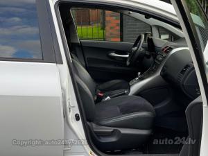 White Toyota Auris 2011 in Tallinn, with an engine capacity of 1.80 L and mileage of 127 thousand km for 7499 €, photo 16 on AUTOMOTO.COM.LV