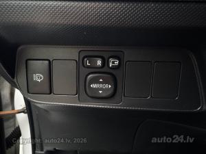 White Toyota Auris 2011 in Tallinn, with an engine capacity of 1.80 L and mileage of 127 thousand km for 7499 €, photo 21 on AUTOMOTO.COM.LV