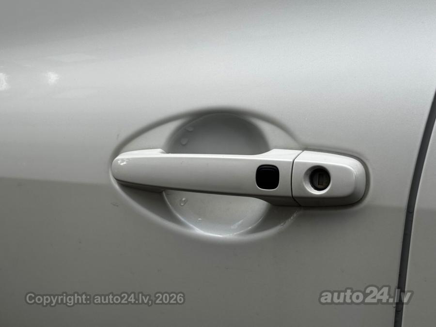White Toyota Auris 2011 in Tallinn, with an engine capacity of 1.80 L and mileage of 127 thousand km for 7499 €, photo 22 on AUTOMOTO.COM.LV