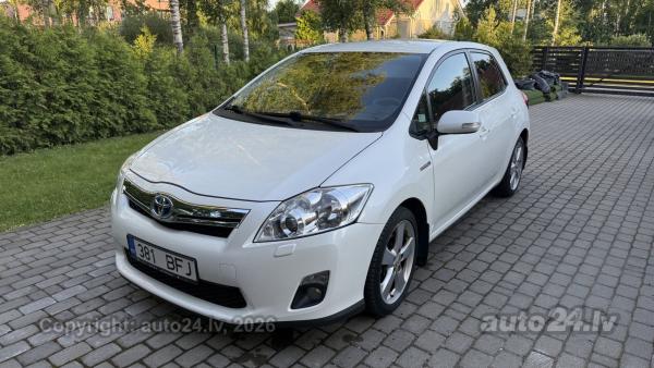 Balts Toyota Auris 2011 Tallina, ar dzinēja tilpumu 1.80 L un nobraukumu 122 tūkst. km par 4999 €, foto 1 vietnē AUTOMOTO.COM.LV