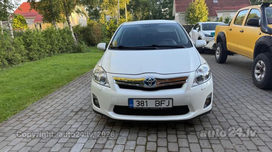 White Toyota Auris 2011 in Tallinn, with an engine capacity of 1.80 L and mileage of 122 thousand km for 4999 €, photo 3 on AUTOMOTO.COM.LV