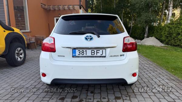 Balts Toyota Auris 2011 Tallina, ar dzinēja tilpumu 1.80 L un nobraukumu 122 tūkst. km par 4999 €, foto 4 vietnē AUTOMOTO.COM.LV