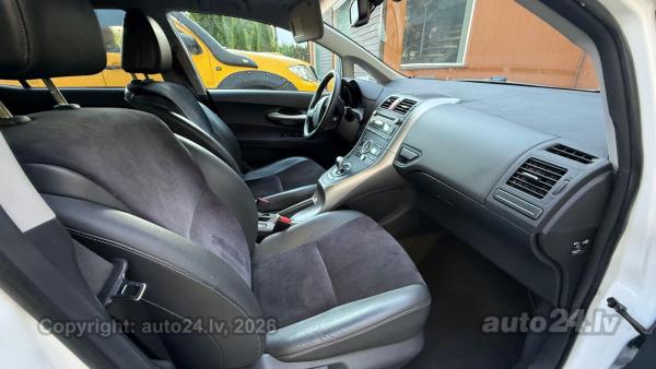 Balts Toyota Auris 2011 Tallina, ar dzinēja tilpumu 1.80 L un nobraukumu 122 tūkst. km par 4999 €, foto 8 vietnē AUTOMOTO.COM.LV