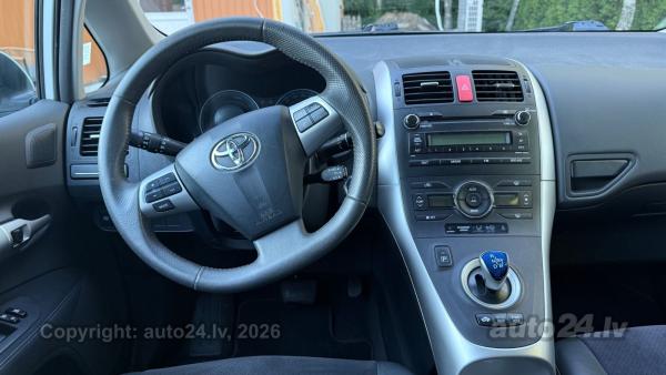 Balts Toyota Auris 2011 Tallina, ar dzinēja tilpumu 1.80 L un nobraukumu 122 tūkst. km par 4999 €, foto 9 vietnē AUTOMOTO.COM.LV